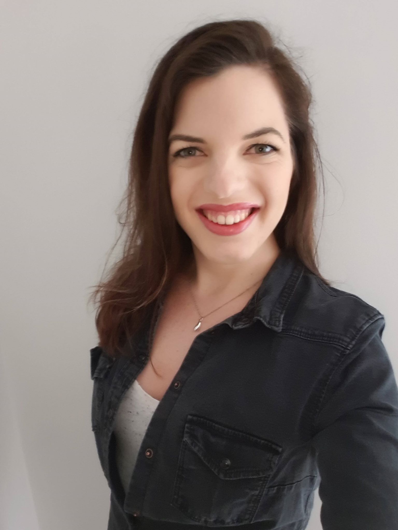 Laura moved to England: 'People show up at the emgergency room with a ...